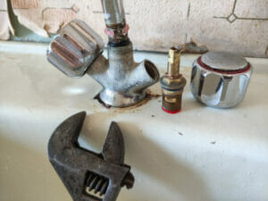 Can You Replace The Faucet Valve Stem? (Explained) - Amarco Plumbing